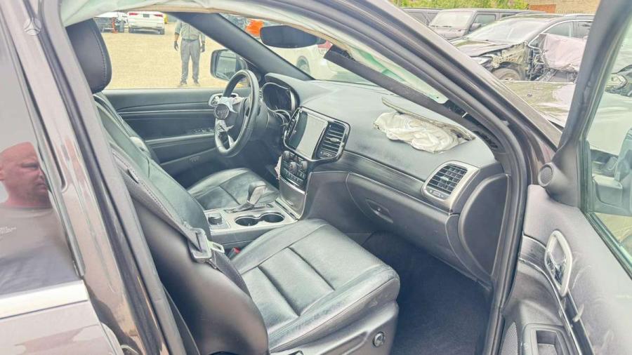 Pelēks Jeep Grand Cherokee 2019 Ukmergė, ar dzinēja tilpumu 3.60 L un nobraukumu 65 tūkst. km par 9900 €, foto 17 vietnē AUTOMOTO.COM.LV