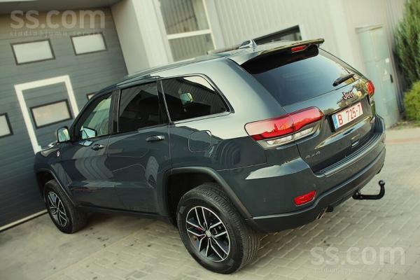 Grey Jeep Grand Cherokee 2019 in Riga, with an engine capacity of 3.00 L and mileage of 0 thousand km for 19990 €, photo 4 on AUTOMOTO.COM.LV