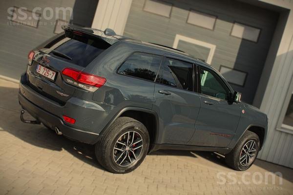 Grey Jeep Grand Cherokee 2019 in Riga, with an engine capacity of 3.00 L and mileage of 0 thousand km for 19990 €, photo 6 on AUTOMOTO.COM.LV