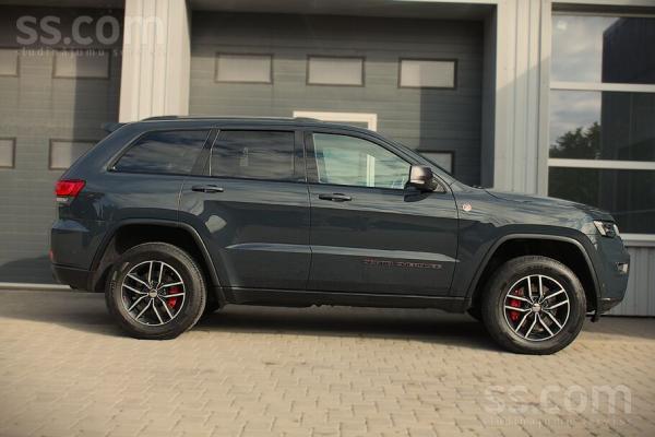 Grey Jeep Grand Cherokee 2019 in Riga, with an engine capacity of 3.00 L and mileage of 0 thousand km for 19990 €, photo 7 on AUTOMOTO.COM.LV