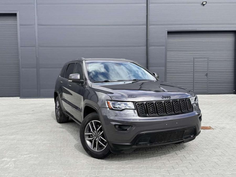 Grey Jeep Grand Cherokee 2019 in Klaipeda, with an engine capacity of 3.60 L and mileage of 140 thousand km for 15700 €, photo 1 on AUTOMOTO.COM.LV