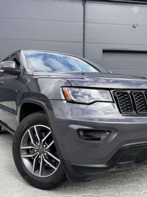 Grey Jeep Grand Cherokee 2019 in Klaipeda, with an engine capacity of 3.60 L and mileage of 140 thousand km for 15700 €, photo 3 on AUTOMOTO.COM.LV