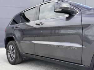 Grey Jeep Grand Cherokee 2019 in Klaipeda, with an engine capacity of 3.60 L and mileage of 140 thousand km for 15700 €, photo 4 on AUTOMOTO.COM.LV