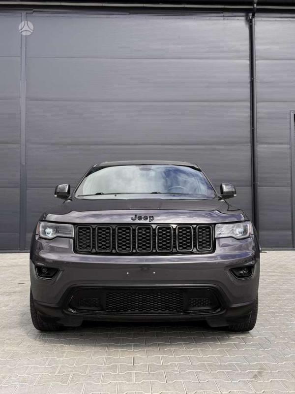 Grey Jeep Grand Cherokee 2019 in Klaipeda, with an engine capacity of 3.60 L and mileage of 140 thousand km for 15700 €, photo 4 on AUTOMOTO.COM.LV