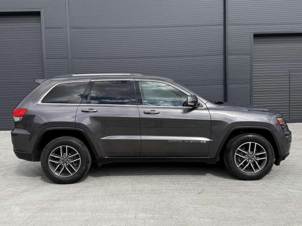 Grey Jeep Grand Cherokee 2019 in Klaipeda, with an engine capacity of 3.60 L and mileage of 140 thousand km for 15700 €, photo 5 on AUTOMOTO.COM.LV