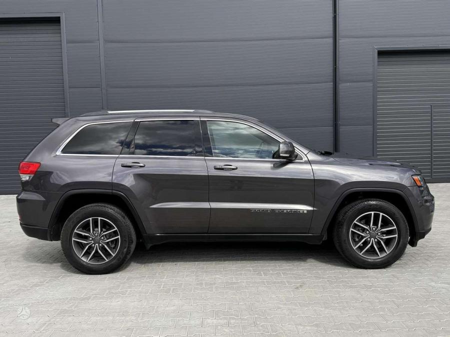 Grey Jeep Grand Cherokee 2019 in Klaipeda, with an engine capacity of 3.60 L and mileage of 140 thousand km for 15700 €, photo 6 on AUTOMOTO.COM.LV