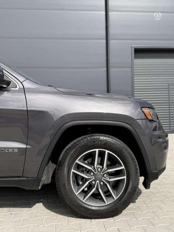 Grey Jeep Grand Cherokee 2019 in Klaipeda, with an engine capacity of 3.60 L and mileage of 140 thousand km for 15700 €, photo 6 on AUTOMOTO.COM.LV
