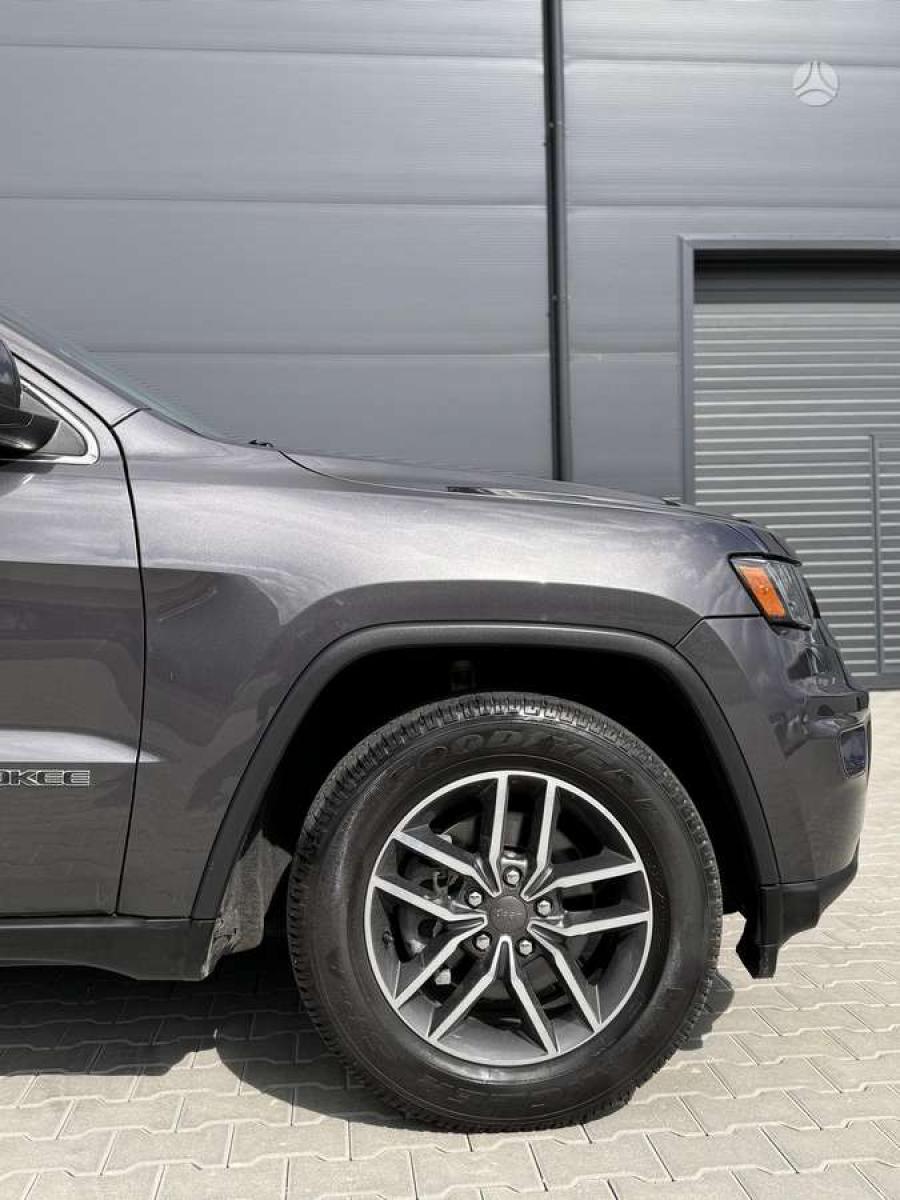 Grey Jeep Grand Cherokee 2019 in Klaipeda, with an engine capacity of 3.60 L and mileage of 140 thousand km for 15700 €, photo 7 on AUTOMOTO.COM.LV