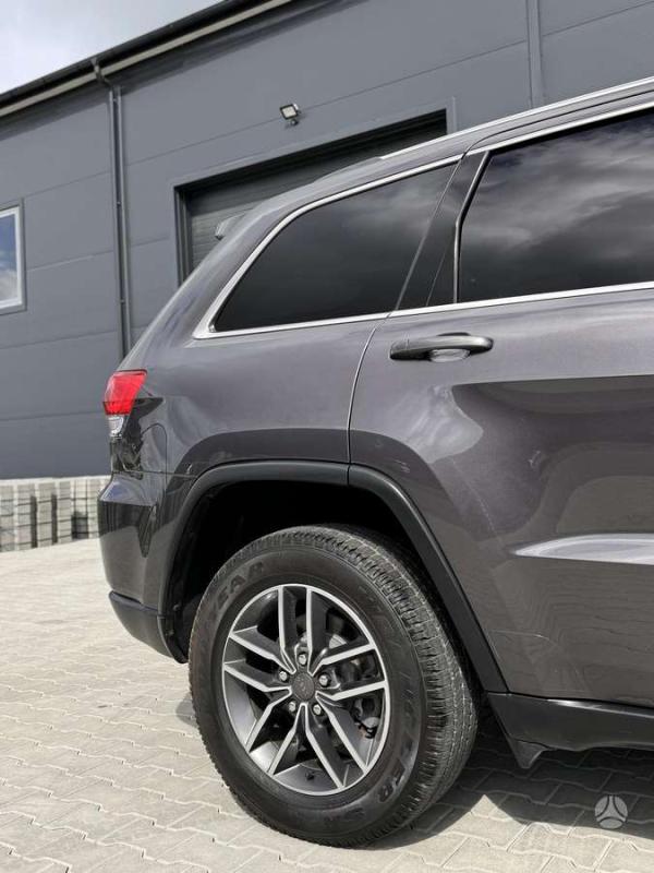 Grey Jeep Grand Cherokee 2019 in Klaipeda, with an engine capacity of 3.60 L and mileage of 140 thousand km for 15700 €, photo 7 on AUTOMOTO.COM.LV