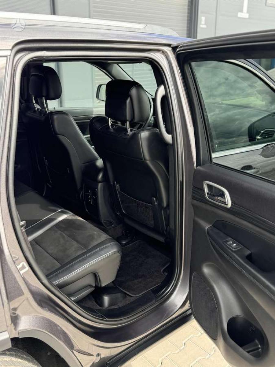 Grey Jeep Grand Cherokee 2019 in Klaipeda, with an engine capacity of 3.60 L and mileage of 140 thousand km for 15700 €, photo 9 on AUTOMOTO.COM.LV
