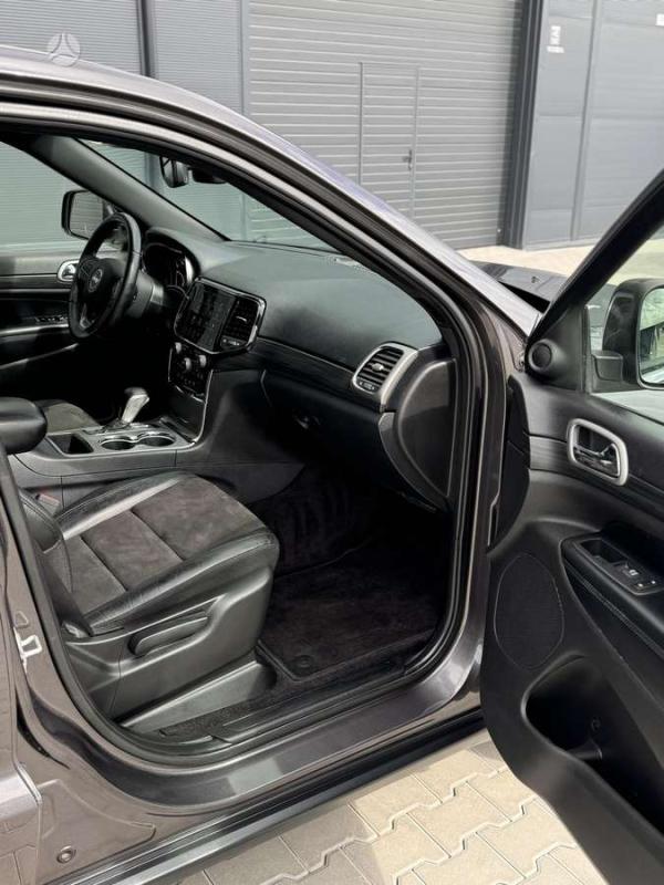 Grey Jeep Grand Cherokee 2019 in Klaipeda, with an engine capacity of 3.60 L and mileage of 140 thousand km for 15700 €, photo 10 on AUTOMOTO.COM.LV