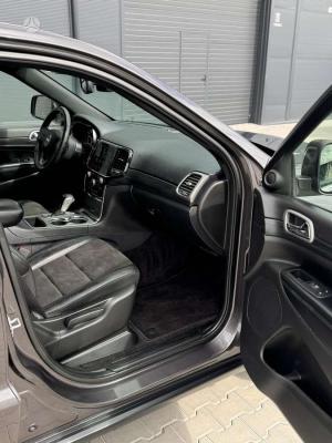 Grey Jeep Grand Cherokee 2019 in Klaipeda, with an engine capacity of 3.60 L and mileage of 140 thousand km for 15700 €, photo 11 on AUTOMOTO.COM.LV