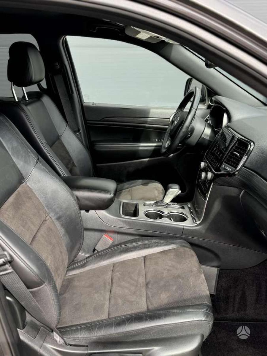 Grey Jeep Grand Cherokee 2019 in Klaipeda, with an engine capacity of 3.60 L and mileage of 140 thousand km for 15700 €, photo 12 on AUTOMOTO.COM.LV
