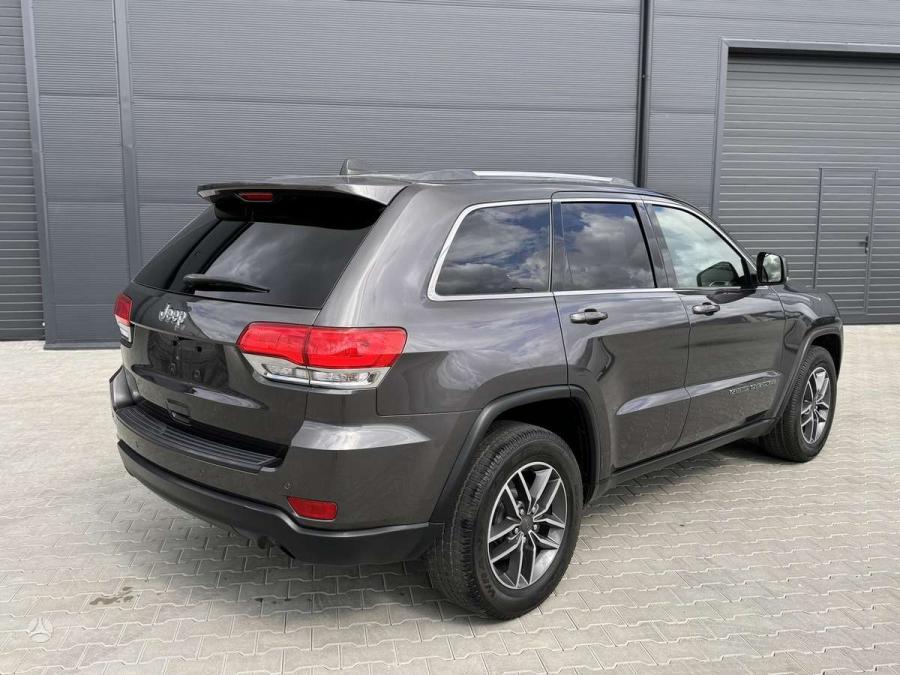 Grey Jeep Grand Cherokee 2019 in Klaipeda, with an engine capacity of 3.60 L and mileage of 140 thousand km for 15700 €, photo 15 on AUTOMOTO.COM.LV