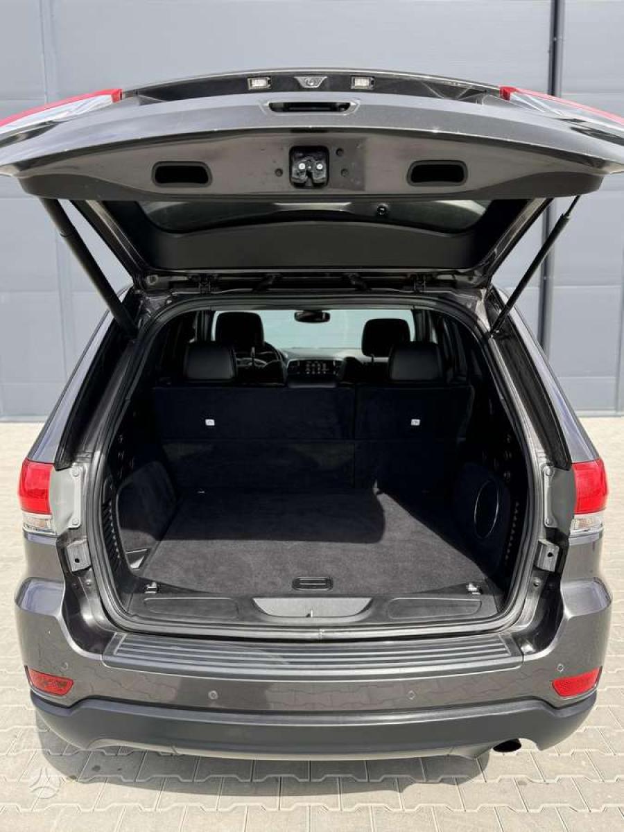 Grey Jeep Grand Cherokee 2019 in Klaipeda, with an engine capacity of 3.60 L and mileage of 140 thousand km for 15700 €, photo 17 on AUTOMOTO.COM.LV