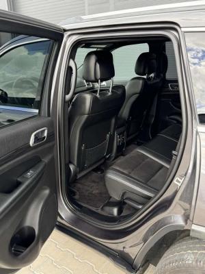 Grey Jeep Grand Cherokee 2019 in Klaipeda, with an engine capacity of 3.60 L and mileage of 140 thousand km for 15700 €, photo 22 on AUTOMOTO.COM.LV