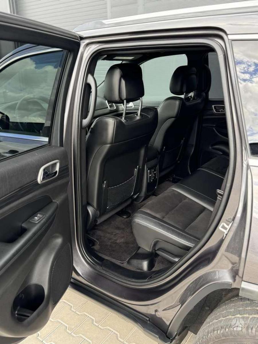 Grey Jeep Grand Cherokee 2019 in Klaipeda, with an engine capacity of 3.60 L and mileage of 140 thousand km for 15700 €, photo 22 on AUTOMOTO.COM.LV