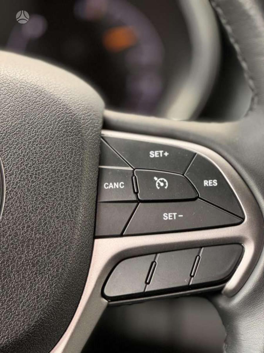 Grey Jeep Grand Cherokee 2019 in Klaipeda, with an engine capacity of 3.60 L and mileage of 140 thousand km for 15700 €, photo 33 on AUTOMOTO.COM.LV