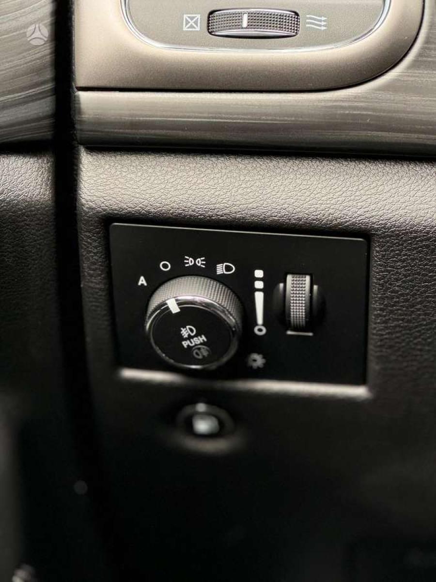 Grey Jeep Grand Cherokee 2019 in Klaipeda, with an engine capacity of 3.60 L and mileage of 140 thousand km for 15700 €, photo 34 on AUTOMOTO.COM.LV