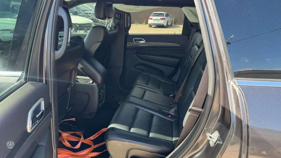 Pelēks Jeep Grand Cherokee 2019 Ukmergė, ar dzinēja tilpumu 3.60 L un nobraukumu 65 tūkst. km par 6999 €, foto 12 vietnē AUTOMOTO.COM.LV