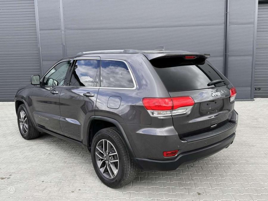 Grey Jeep Grand Cherokee 2019 in Klaipeda, with an engine capacity of 3.60 L and mileage of 140 thousand km for 15200 €, photo 9 on AUTOMOTO.COM.LV