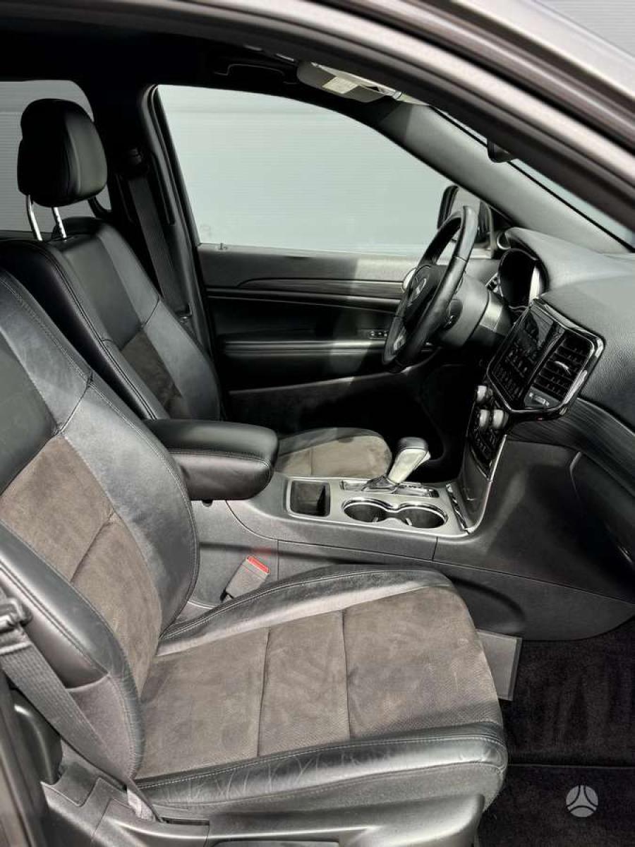 Grey Jeep Grand Cherokee 2019 in Klaipeda, with an engine capacity of 3.60 L and mileage of 140 thousand km for 15200 €, photo 19 on AUTOMOTO.COM.LV