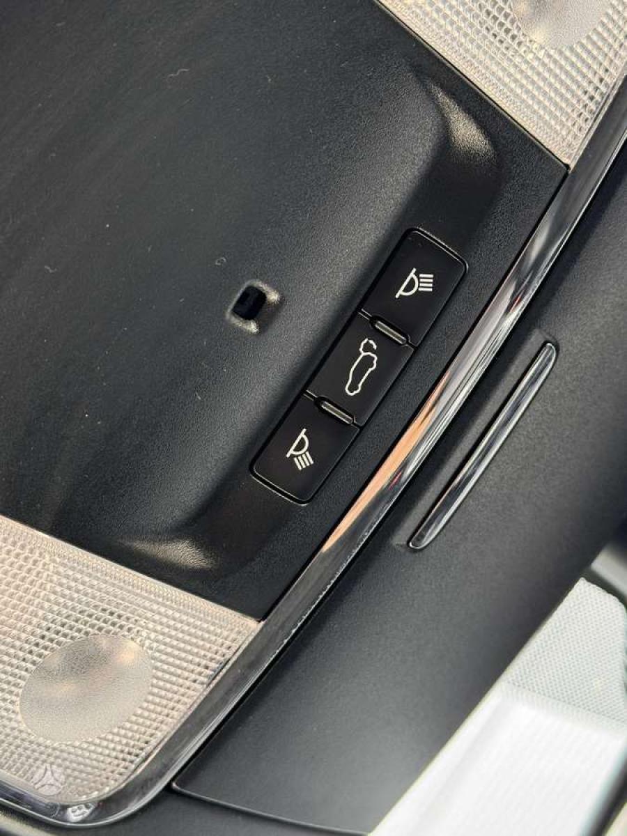 Grey Jeep Grand Cherokee 2019 in Klaipeda, with an engine capacity of 3.60 L and mileage of 140 thousand km for 15200 €, photo 39 on AUTOMOTO.COM.LV