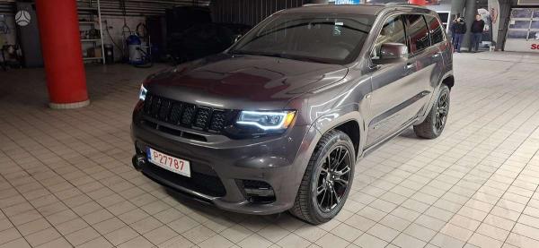 Grey Jeep Grand Cherokee 2020 in Vilnius, with an engine capacity of 3.60 L and mileage of 30 thousand km for 24000 €, photo 1 on AUTOMOTO.COM.LV