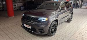 Pelēks Jeep Grand Cherokee 2020 Viļņa, ar dzinēja tilpumu 3.60 L un nobraukumu 30 tūkst. km par 24000 €, foto  vietnē AUTOMOTO.COM.LV