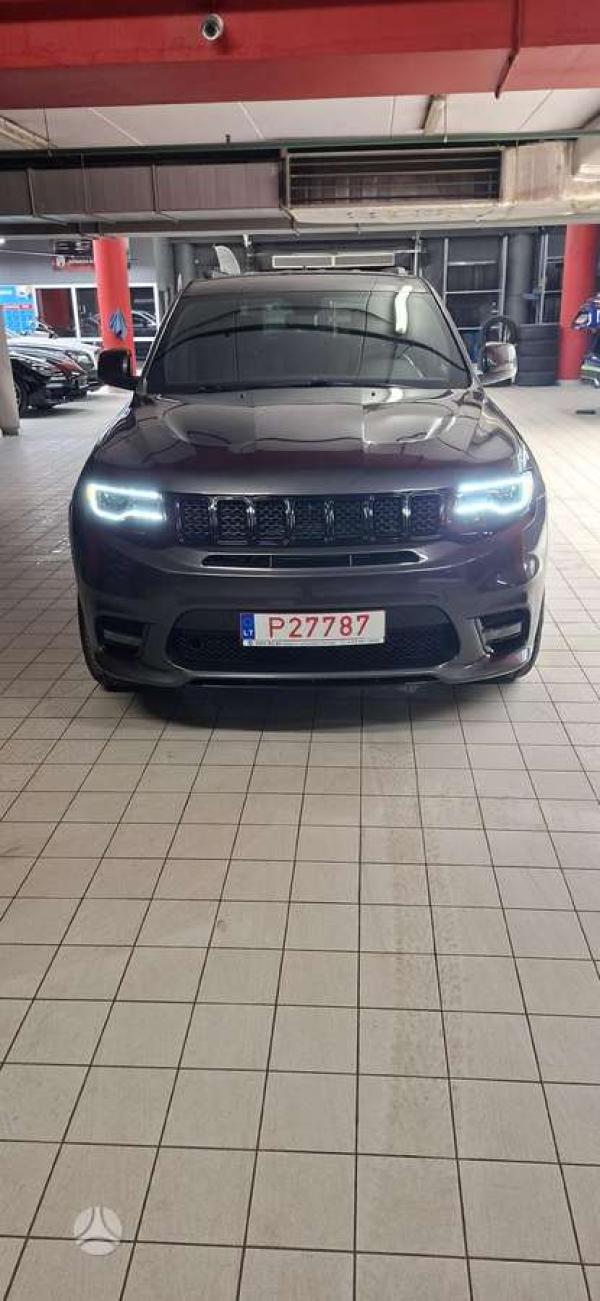 Grey Jeep Grand Cherokee 2020 in Vilnius, with an engine capacity of 3.60 L and mileage of 30 thousand km for 24000 €, photo 2 on AUTOMOTO.COM.LV