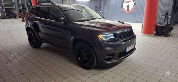 Grey Jeep Grand Cherokee 2020 in Vilnius, with an engine capacity of 3.60 L and mileage of 30 thousand km for 24000 €, photo 4 on AUTOMOTO.COM.LV