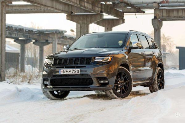 Grey Jeep Grand Cherokee 2020 in Kaunas, with an engine capacity of 3.60 L and mileage of 155 thousand km for 22500 €, photo 1 on AUTOMOTO.COM.LV
