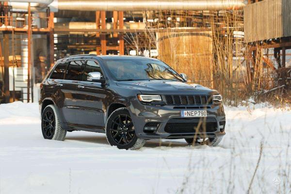 Grey Jeep Grand Cherokee 2020 in Kaunas, with an engine capacity of 3.60 L and mileage of 155 thousand km for 22500 €, photo 4 on AUTOMOTO.COM.LV
