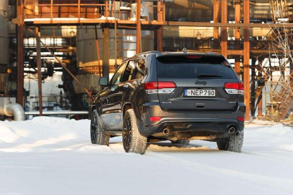 Grey Jeep Grand Cherokee 2020 in Kaunas, with an engine capacity of 3.60 L and mileage of 155 thousand km for 22500 €, photo 5 on AUTOMOTO.COM.LV