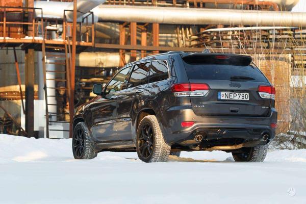 Grey Jeep Grand Cherokee 2020 in Kaunas, with an engine capacity of 3.60 L and mileage of 155 thousand km for 22500 €, photo 6 on AUTOMOTO.COM.LV