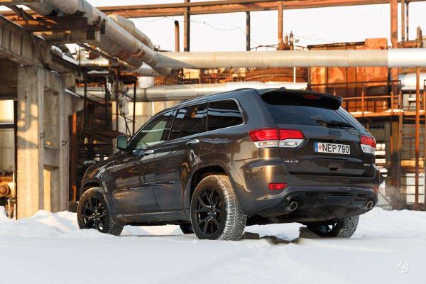 Grey Jeep Grand Cherokee 2020 in Kaunas, with an engine capacity of 3.60 L and mileage of 155 thousand km for 22500 €, photo 7 on AUTOMOTO.COM.LV