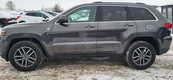 Pelēks Jeep Grand Cherokee 2020 Kretinga, ar dzinēja tilpumu 3.60 L un nobraukumu 135 tūkst. km par 19499 €, foto 4 vietnē AUTOMOTO.COM.LV