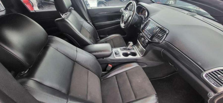 Pelēks Jeep Grand Cherokee 2020 Kretinga, ar dzinēja tilpumu 3.60 L un nobraukumu 135 tūkst. km par 19499 €, foto 32 vietnē AUTOMOTO.COM.LV