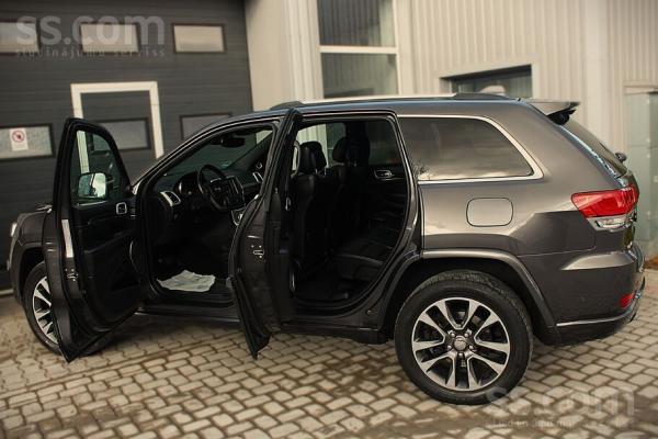 Pelēks Jeep Grand Cherokee 2020 Rīga, ar dzinēja tilpumu 3.00 L un nobraukumu 0 tūkst. km par 22750 €, foto 9 vietnē AUTOMOTO.COM.LV