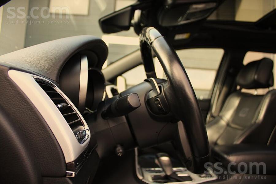 Grey Jeep Grand Cherokee 2020 in Riga, with an engine capacity of 3.00 L and mileage of 0 thousand km for 22750 €, photo 19 on AUTOMOTO.COM.LV