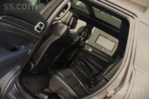 Grey Jeep Grand Cherokee 2020 in Riga, with an engine capacity of 3.00 L and mileage of 0 thousand km for 22750 €, photo 20 on AUTOMOTO.COM.LV