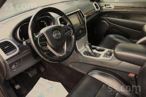Grey Jeep Grand Cherokee 2020 in Riga, with an engine capacity of 3.00 L and mileage of 0 thousand km for 22750 €, photo 21 on AUTOMOTO.COM.LV