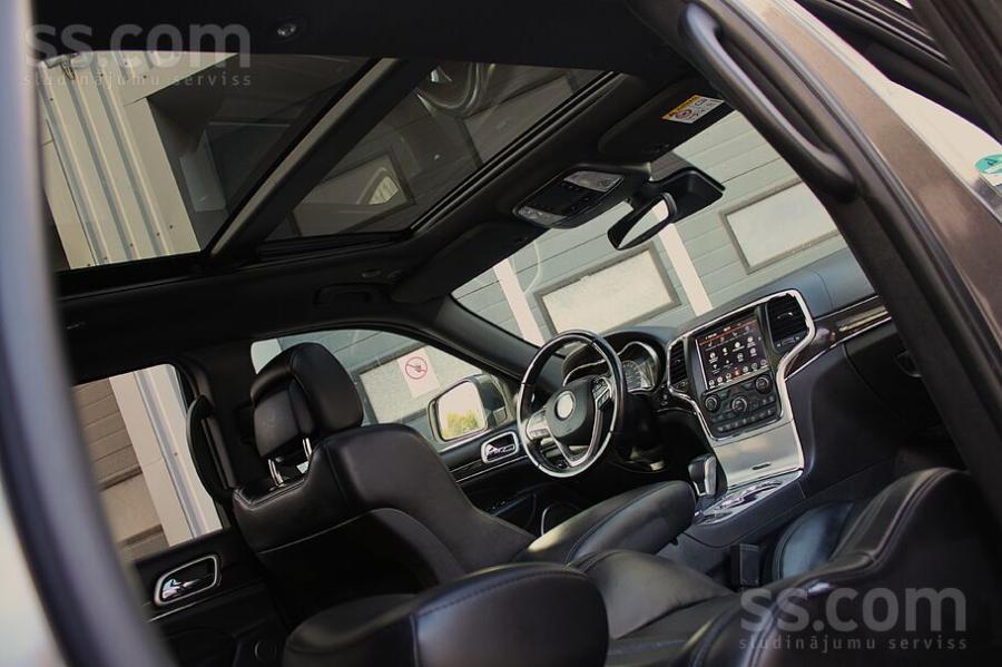 Grey Jeep Grand Cherokee 2020 in Riga, with an engine capacity of 3.00 L and mileage of 0 thousand km for 22750 €, photo 23 on AUTOMOTO.COM.LV