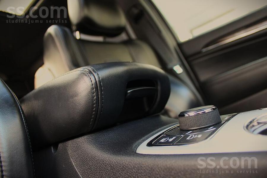 Grey Jeep Grand Cherokee 2020 in Riga, with an engine capacity of 3.00 L and mileage of 0 thousand km for 22750 €, photo 26 on AUTOMOTO.COM.LV
