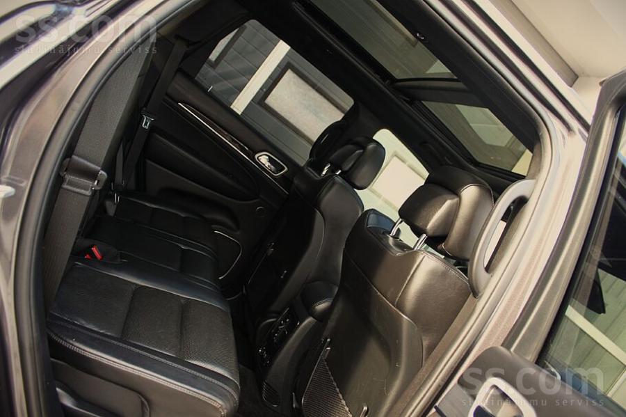 Grey Jeep Grand Cherokee 2020 in Riga, with an engine capacity of 3.00 L and mileage of 0 thousand km for 22750 €, photo 27 on AUTOMOTO.COM.LV