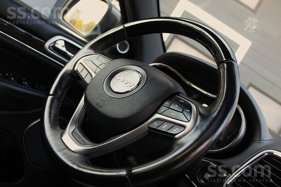 Grey Jeep Grand Cherokee 2020 in Riga, with an engine capacity of 3.00 L and mileage of 0 thousand km for 22750 €, photo 29 on AUTOMOTO.COM.LV