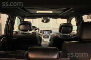 Grey Jeep Grand Cherokee 2020 in Riga, with an engine capacity of 3.00 L and mileage of 0 thousand km for 22750 €, photo 33 on AUTOMOTO.COM.LV