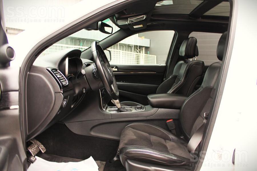 Pelēks Jeep Grand Cherokee 2020 Rīga, ar dzinēja tilpumu 3.00 L un nobraukumu 0 tūkst. km par 22950 €, foto 17 vietnē AUTOMOTO.COM.LV