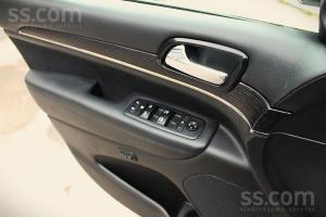 Pelēks Jeep Grand Cherokee 2020 Rīga, ar dzinēja tilpumu 3.00 L un nobraukumu 0 tūkst. km par 22950 €, foto 18 vietnē AUTOMOTO.COM.LV