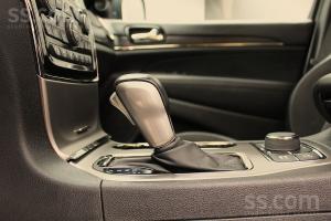Pelēks Jeep Grand Cherokee 2020 Rīga, ar dzinēja tilpumu 3.00 L un nobraukumu 0 tūkst. km par 22950 €, foto 20 vietnē AUTOMOTO.COM.LV